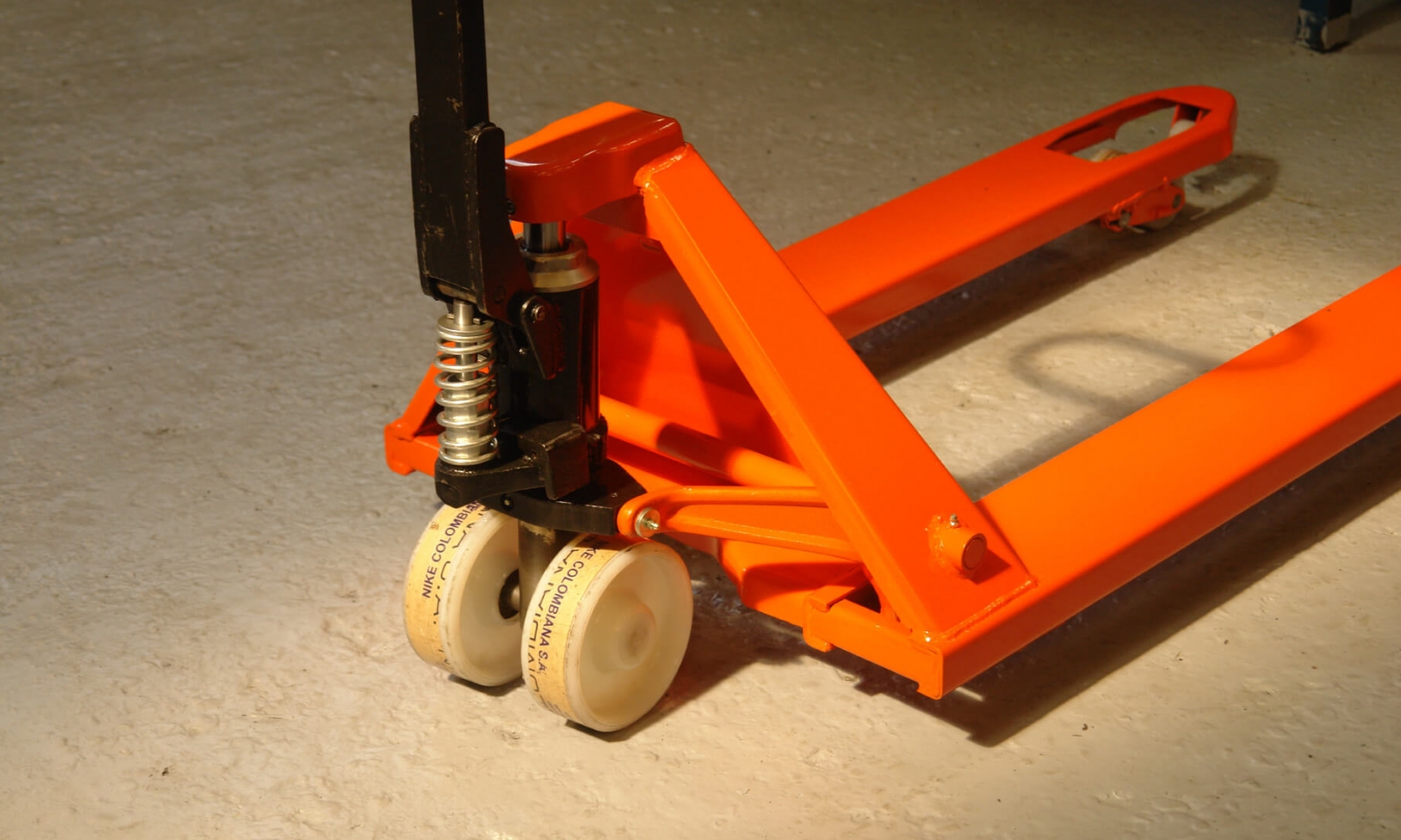 Guía de uso de estibadores manuales - NIKE COLOMBIANA